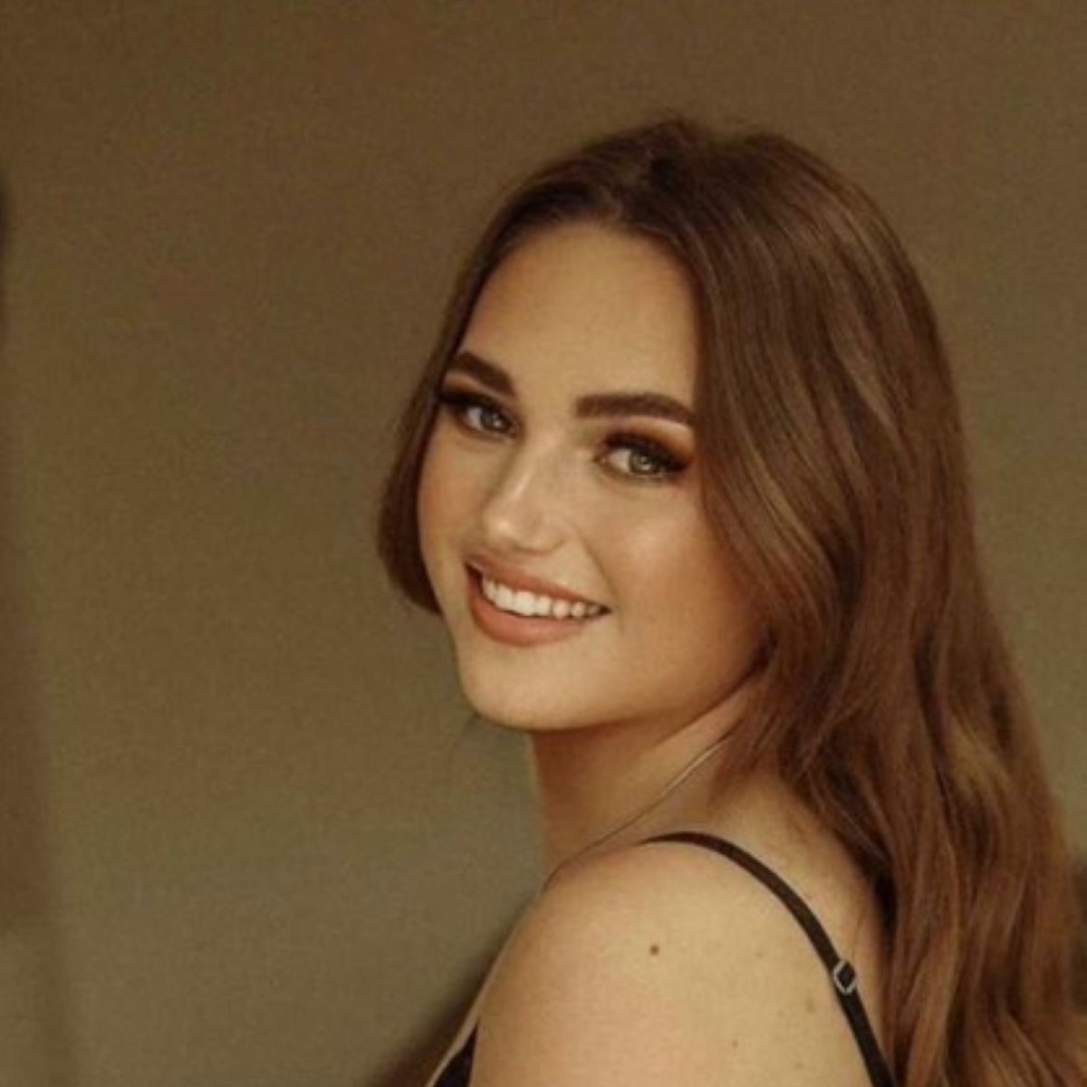 Tutors - SING EAT RETREAT